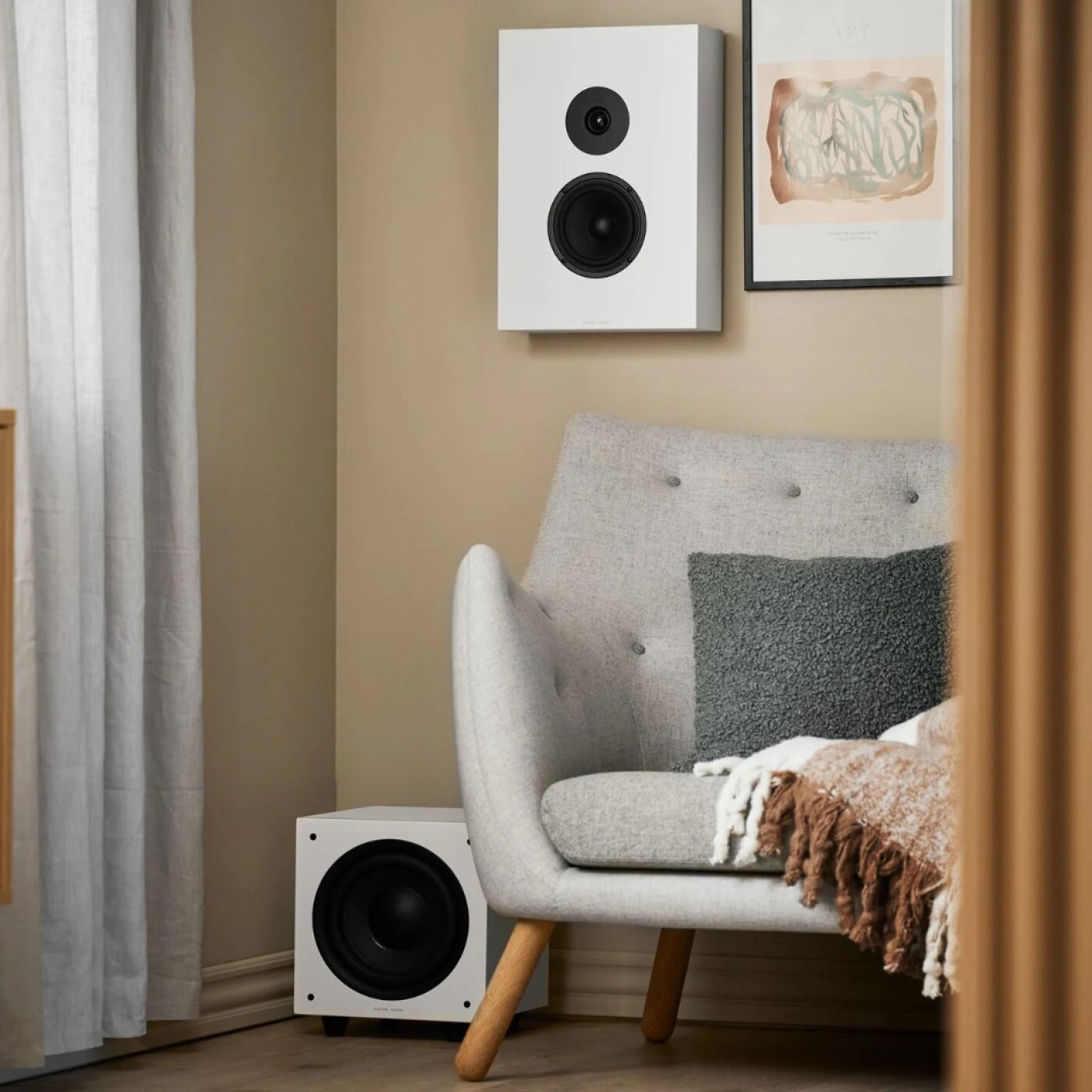 Argon Audio Forus 5 WALL - White (Per Pair) | Hi-Fi+ Benelux